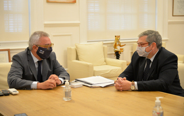 Julio Zamora recibió a Carlos Enciso, embajador de Uruguay - Edición ...