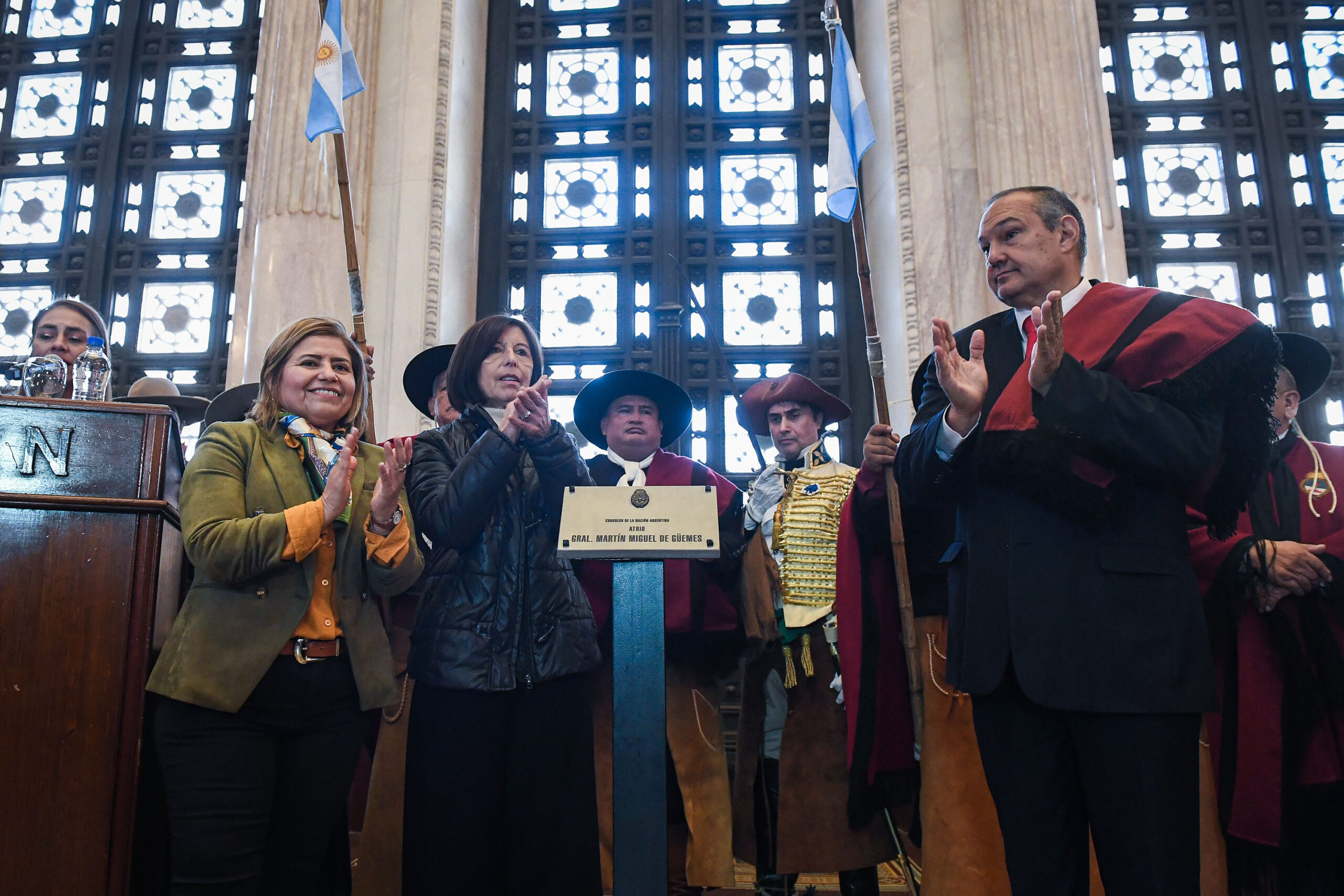 Se descubrió una placa en homenaje al General Martín de Güemes ...